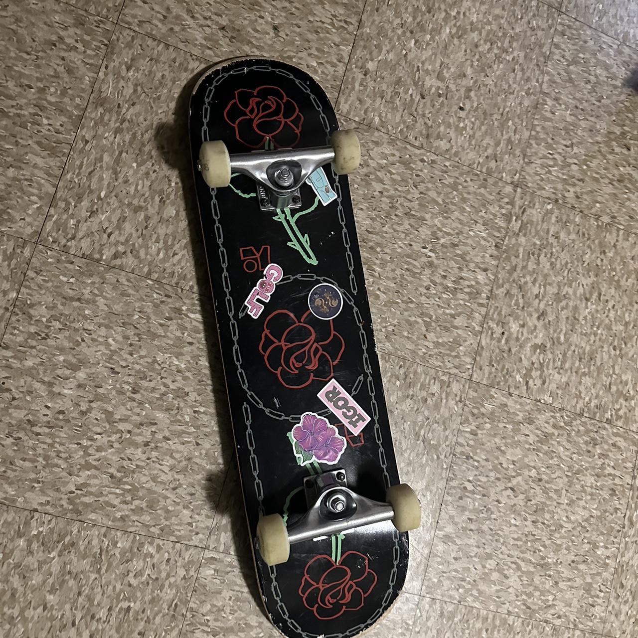 Rose design skateboard, not sure on most specs Well... - Depop