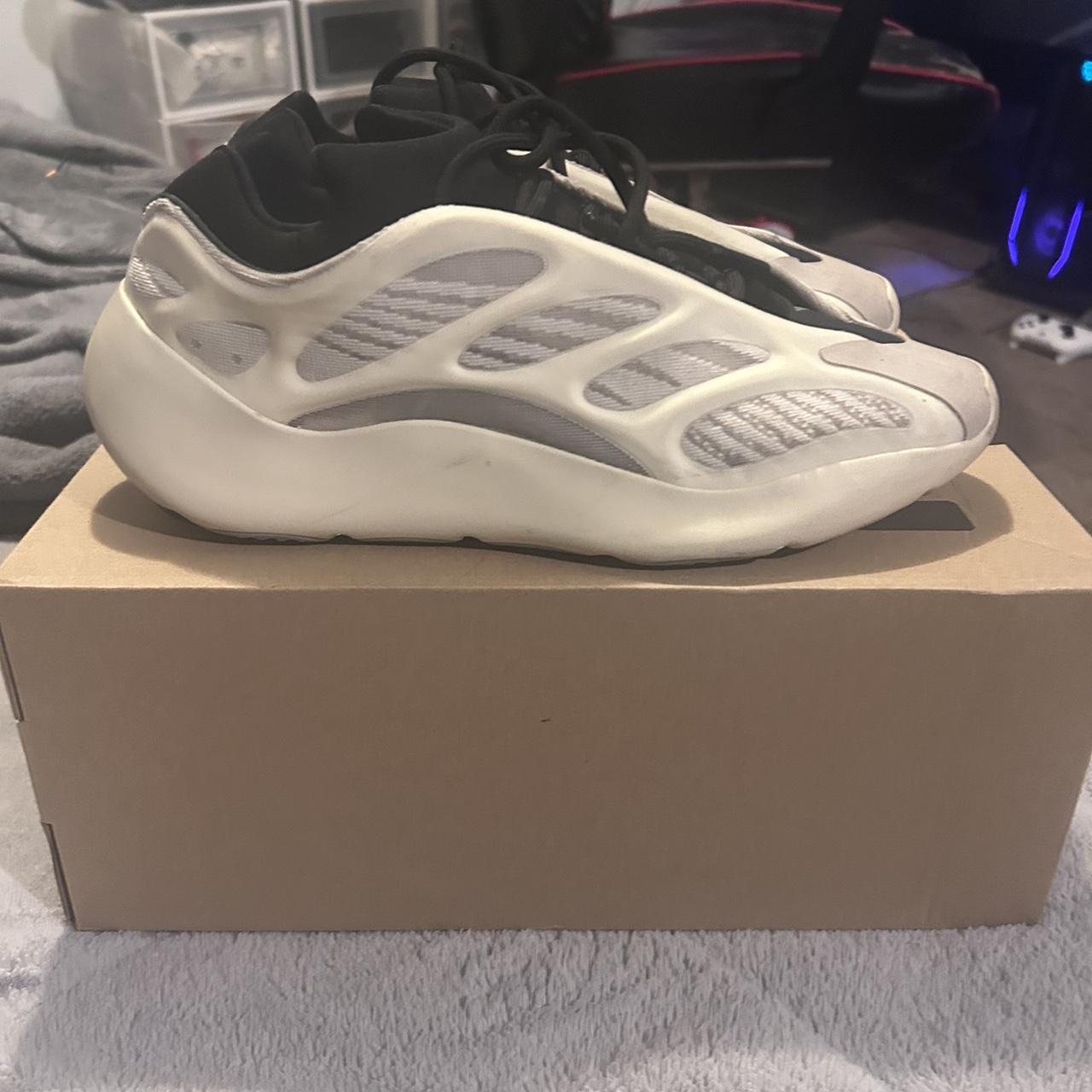Yeezy 700 v3 Used good condition - Depop