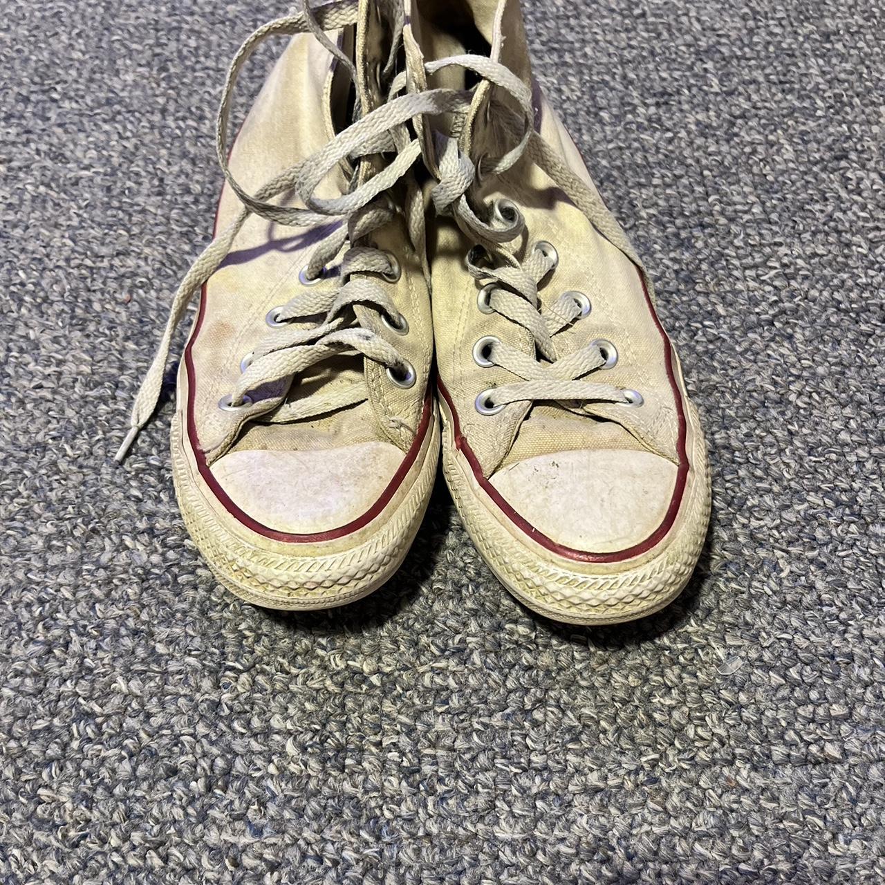 really beaten up converse - Depop