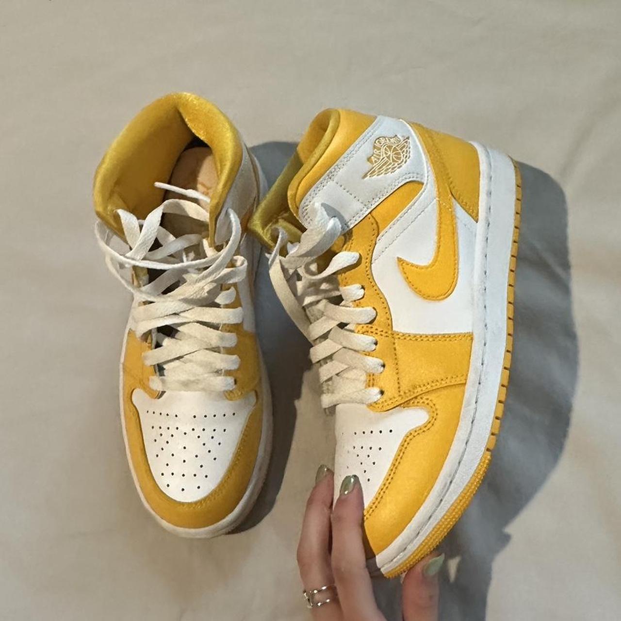 yellow and white jordan mids women 7 - Depop