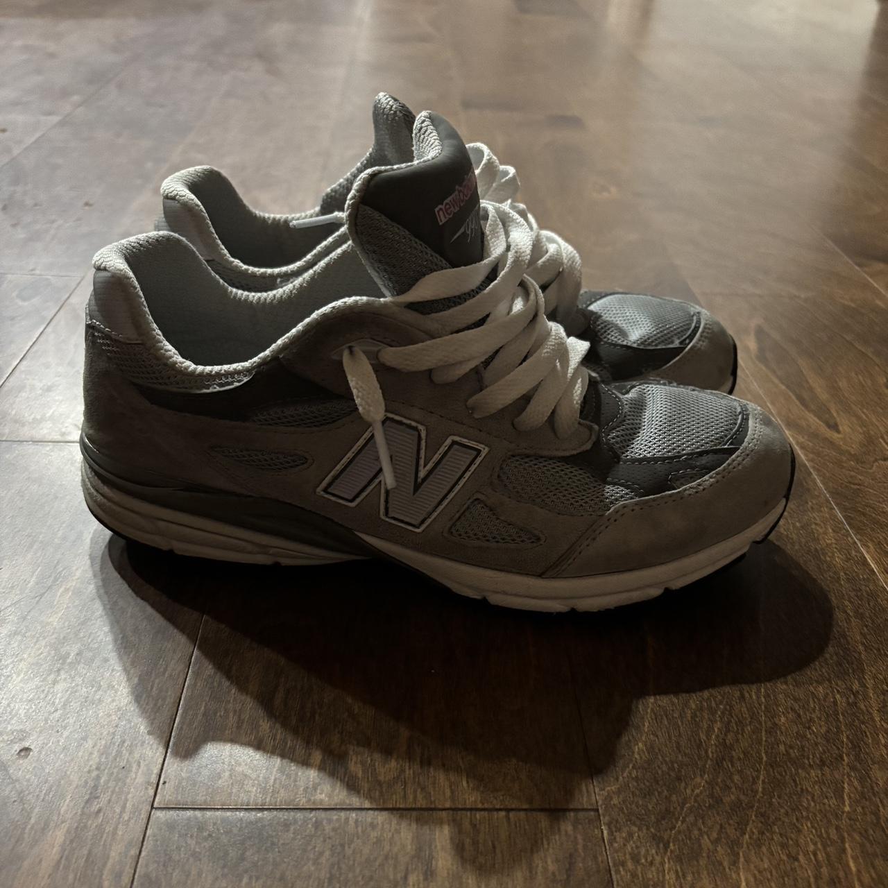 Grey new valence with white strings and the box. - Depop