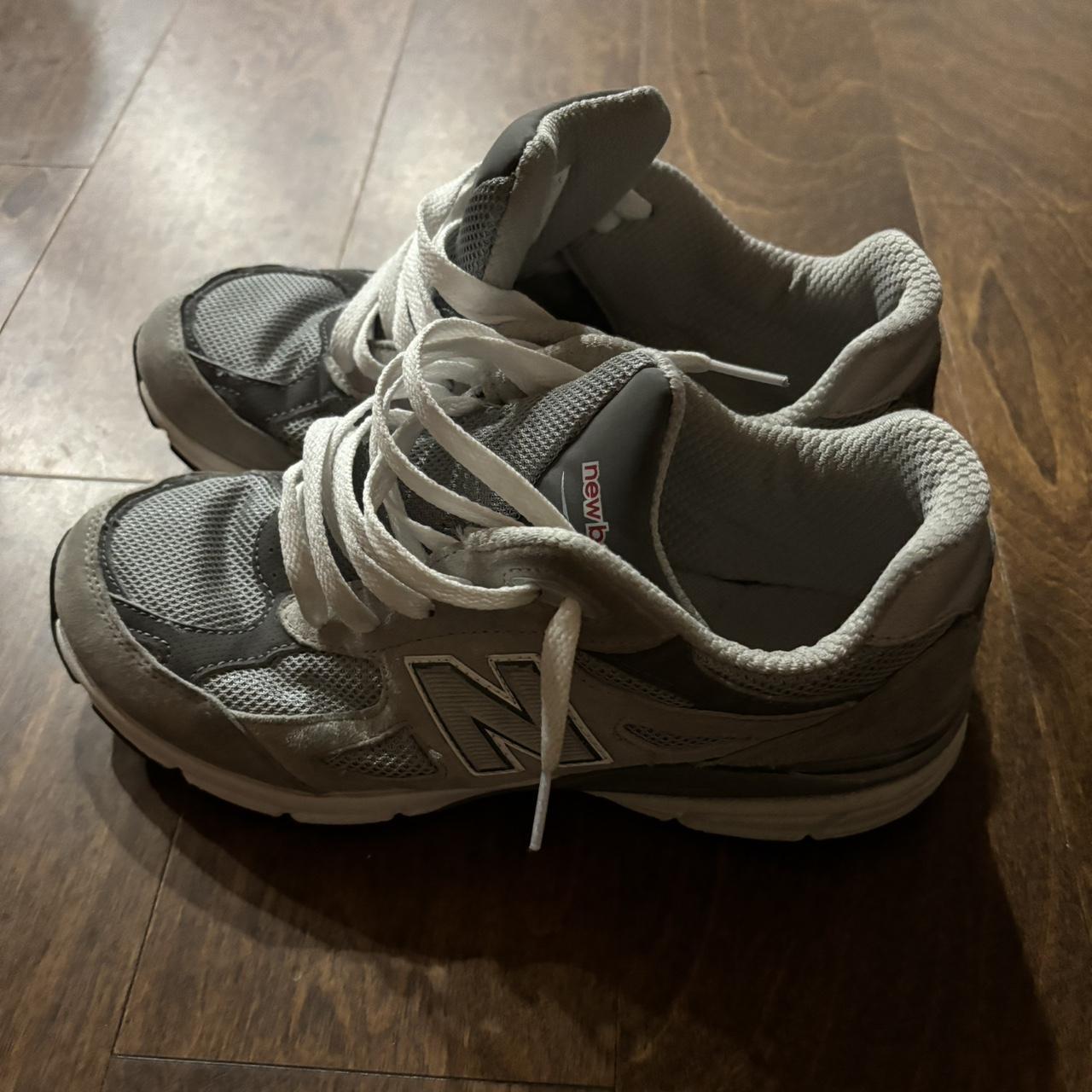 Grey new valence with white strings and the box. - Depop