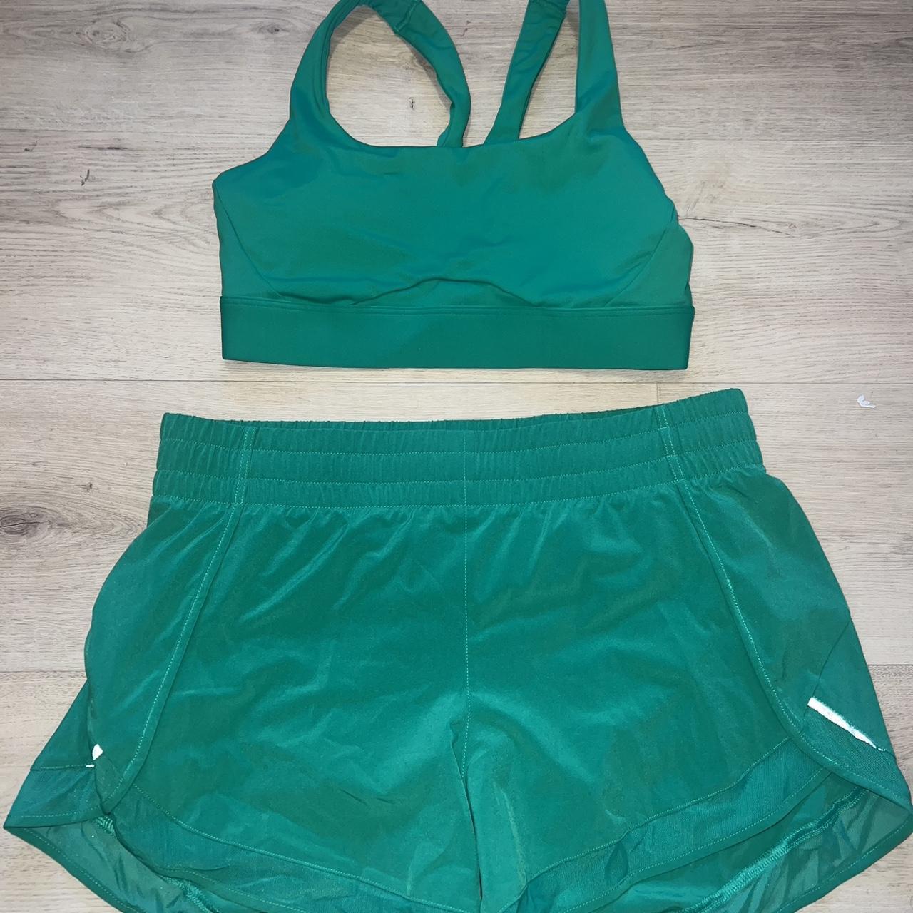 Athleta green workout set, never worn size small - Depop