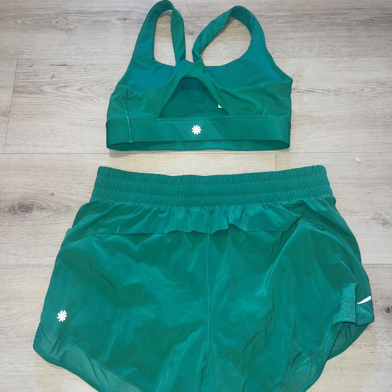 Athleta green workout set, never worn size small - Depop
