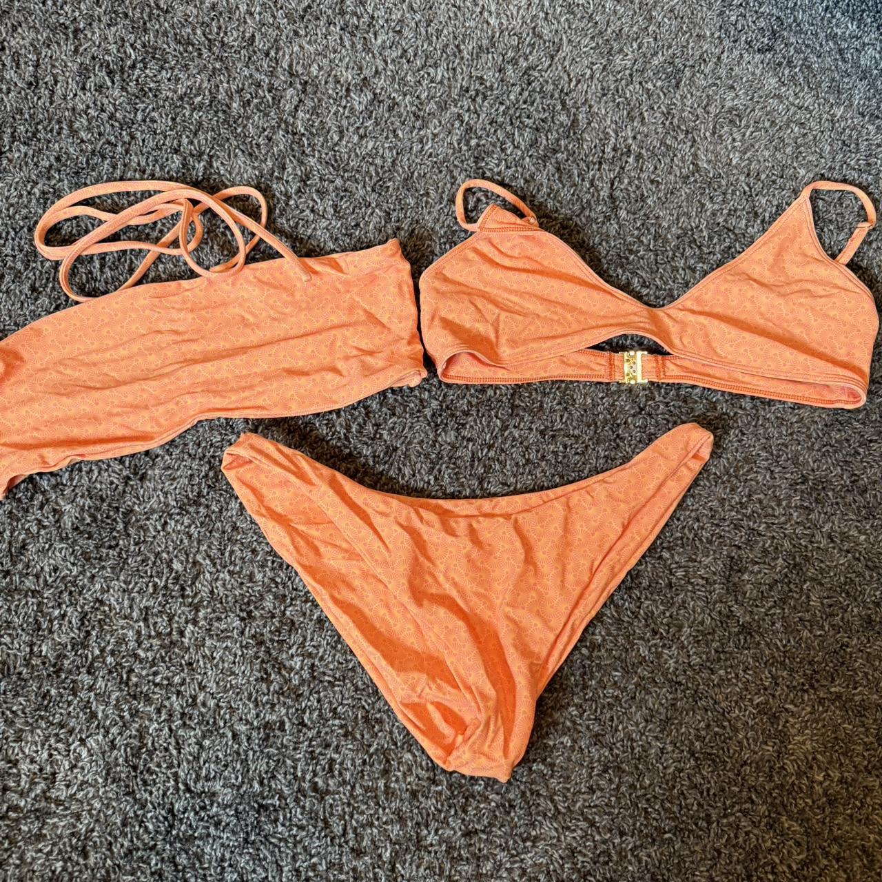 leni swims medium tops xl bottom fits small | Depop