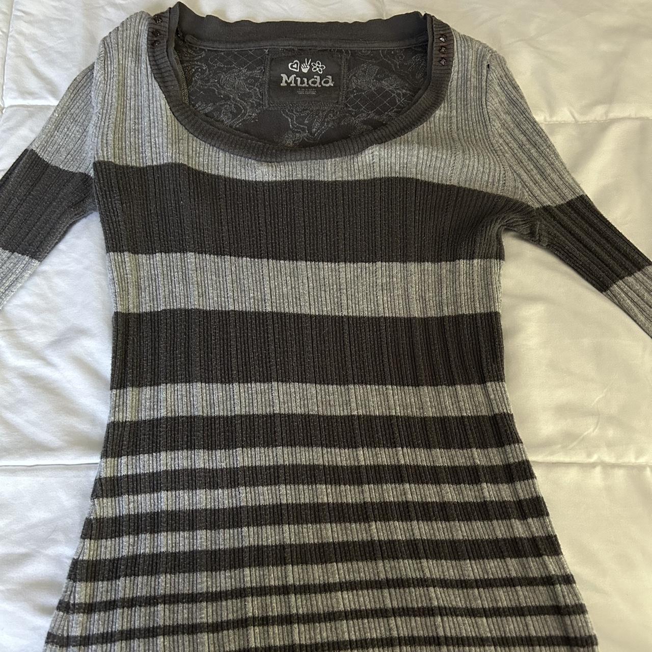 long sleeve grey black mudd brand. has a tiny while... - Depop