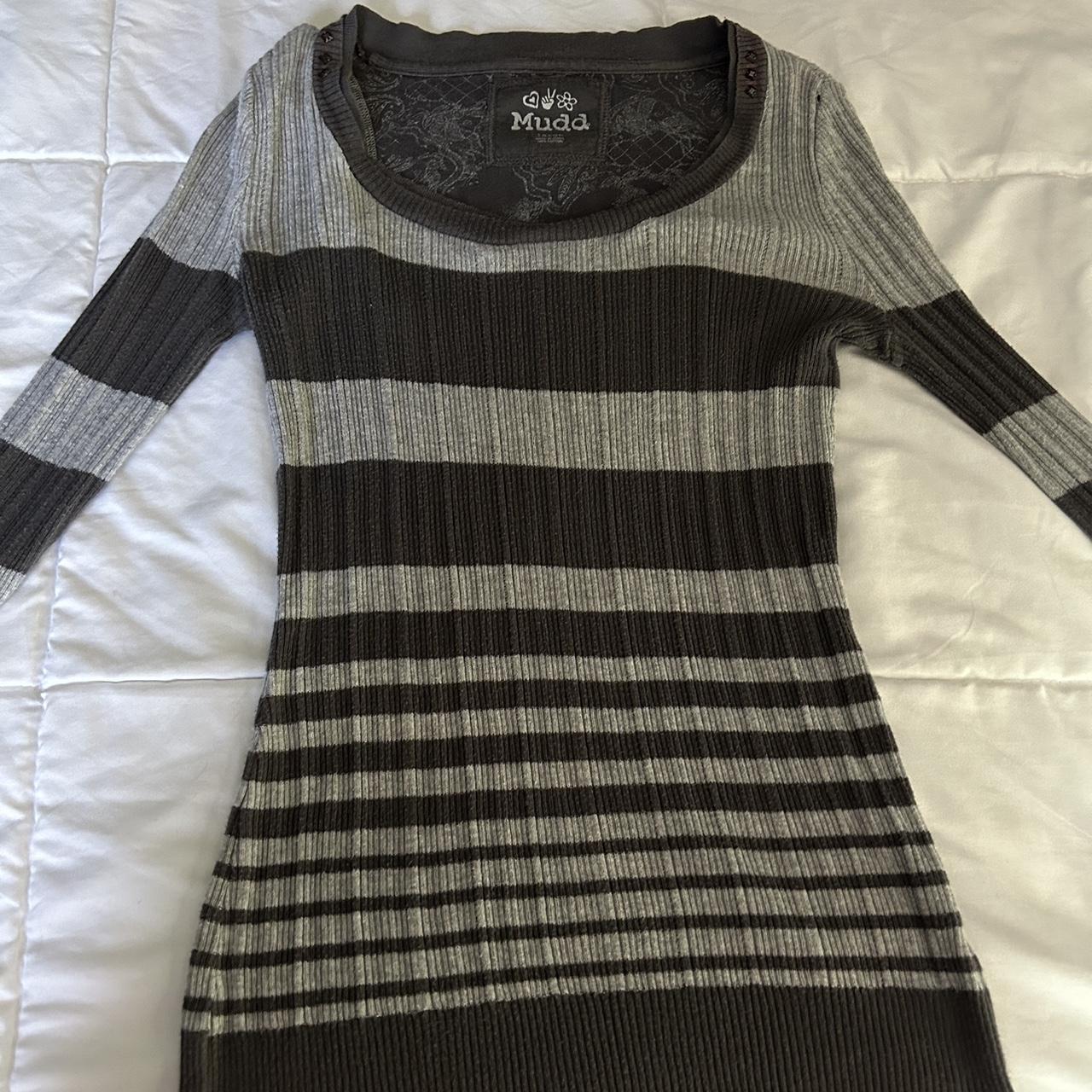 long sleeve grey black mudd brand. has a tiny while... - Depop