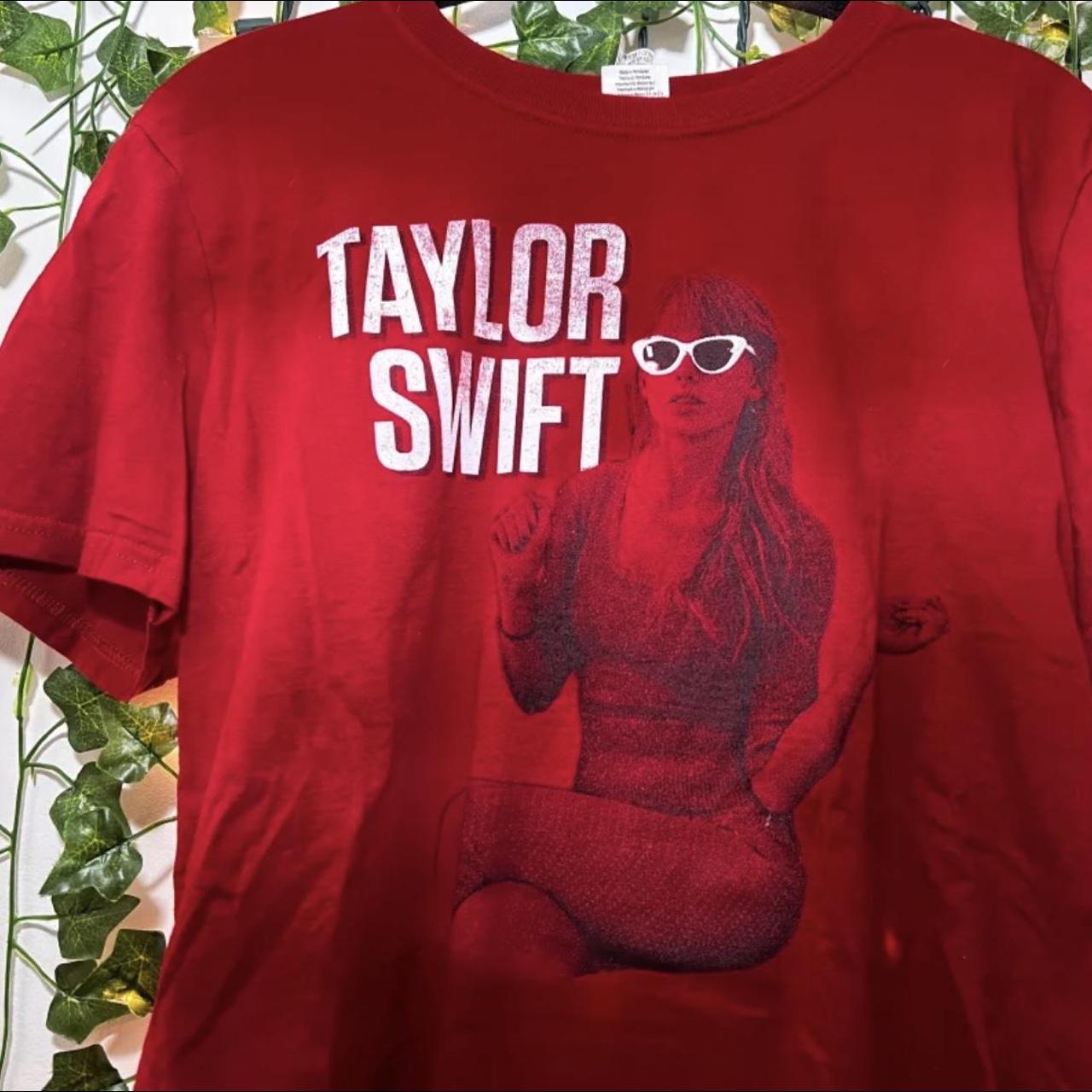 Taylor Swift Red Tour T-Shirt Only worn a few times - Depop