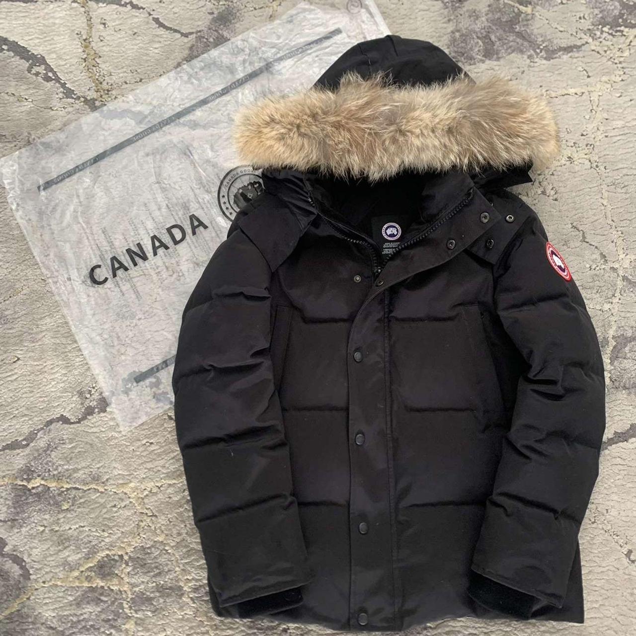 Canada Goose Wyndham parka Black with red badge -... - Depop