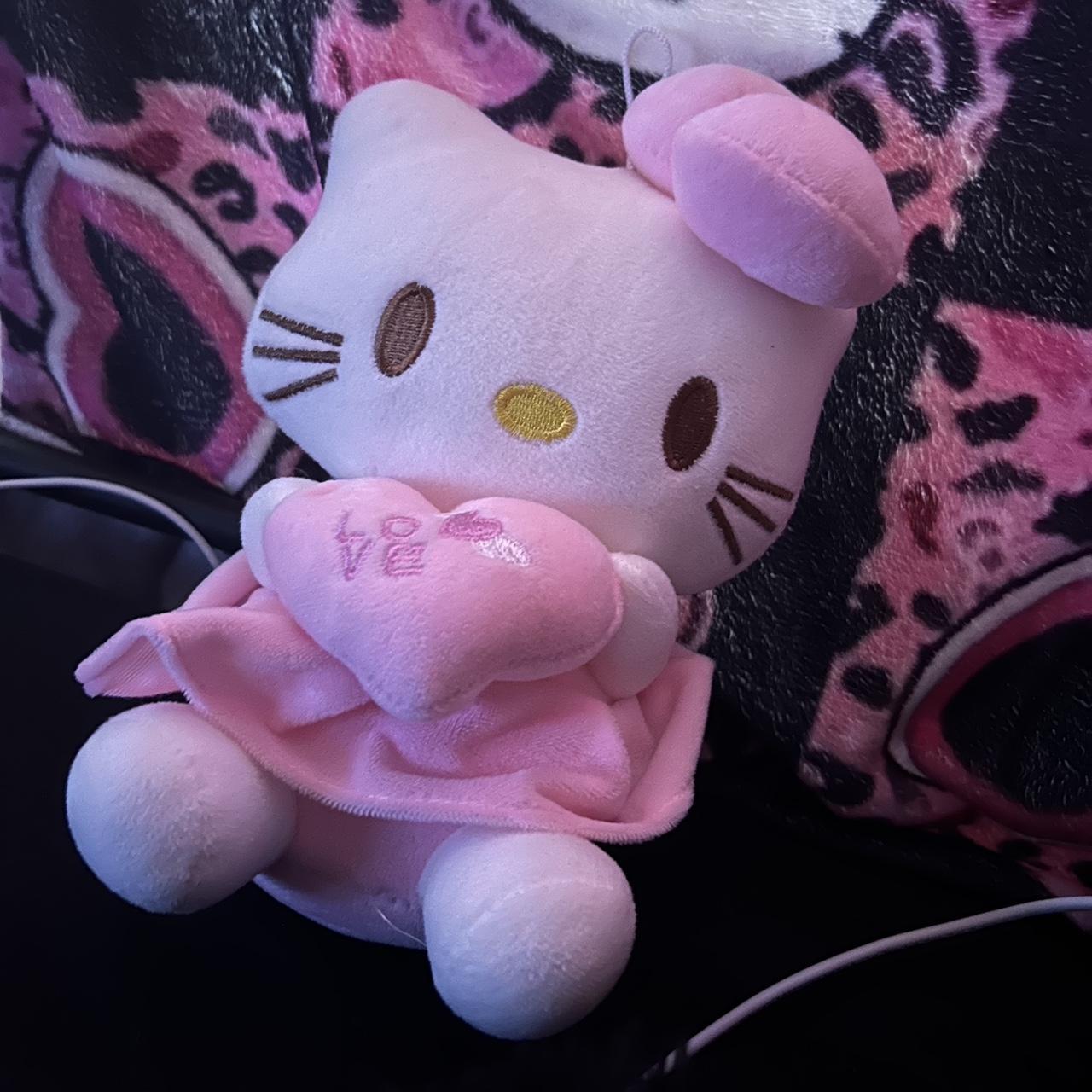 Small hello kitty plushie - Depop