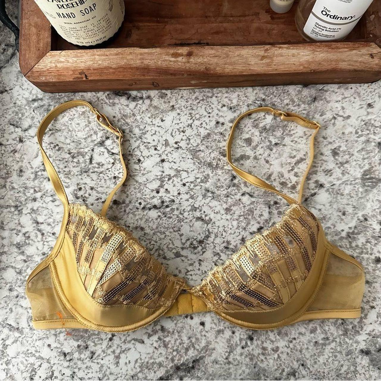 Missing Tag Preowned May show signs of wear - Depop