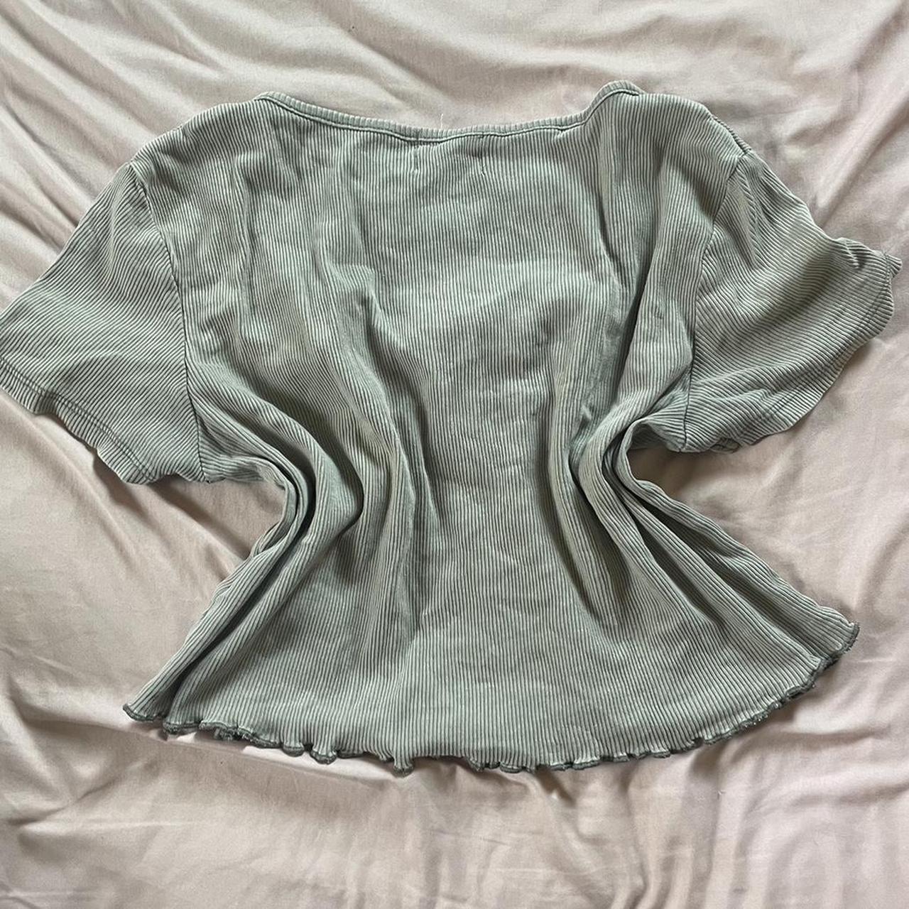 ☆彡 grey acubi top! perfect for basics and is a... - Depop
