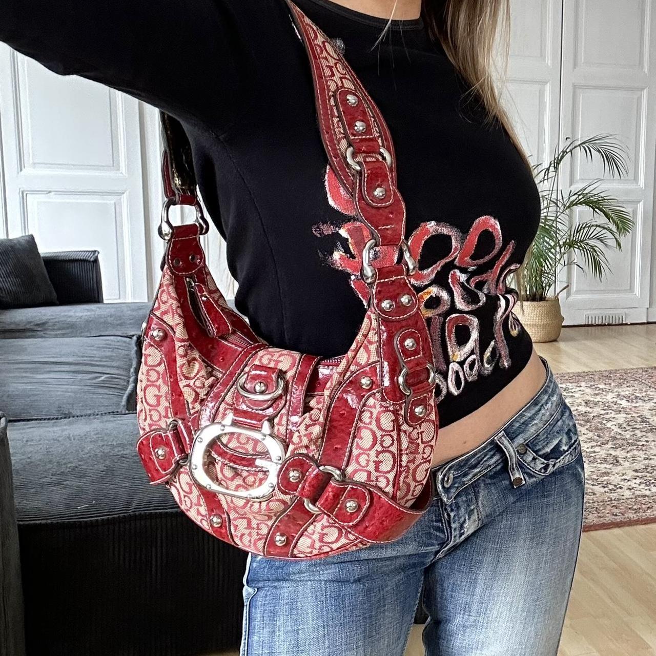 Sac Guess rare rouge vernis monogramme vintage y2k... - Depop