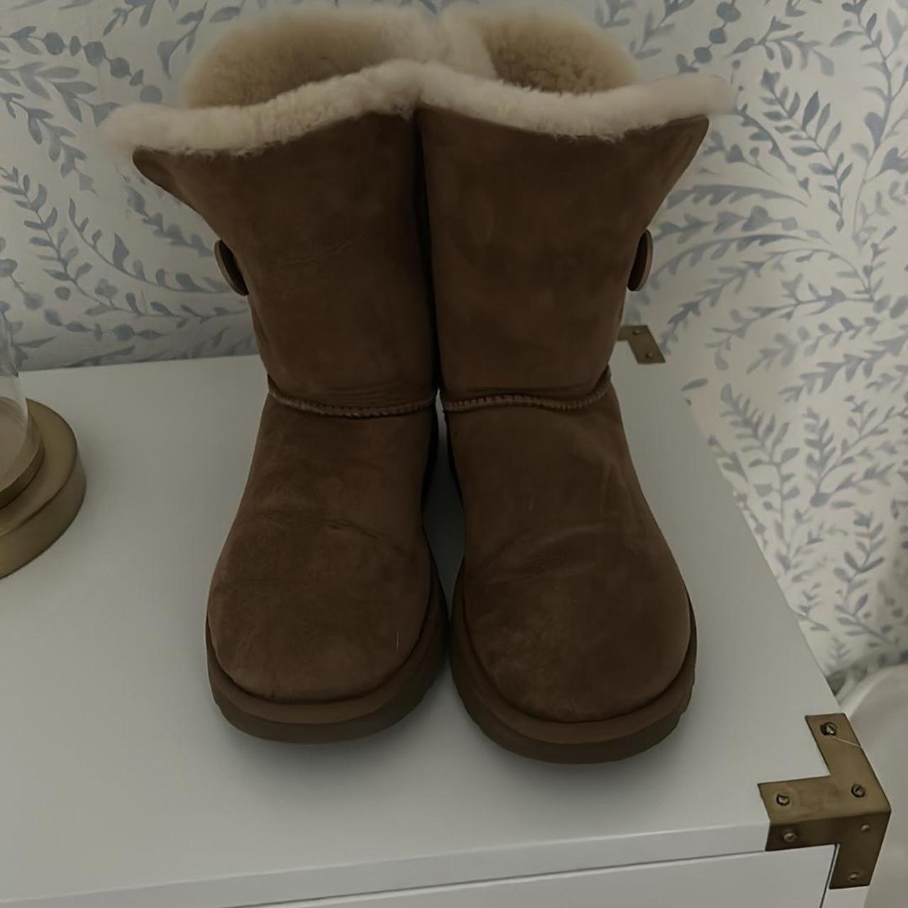 Uggs that are soo cute and comfy and barley worn.... - Depop