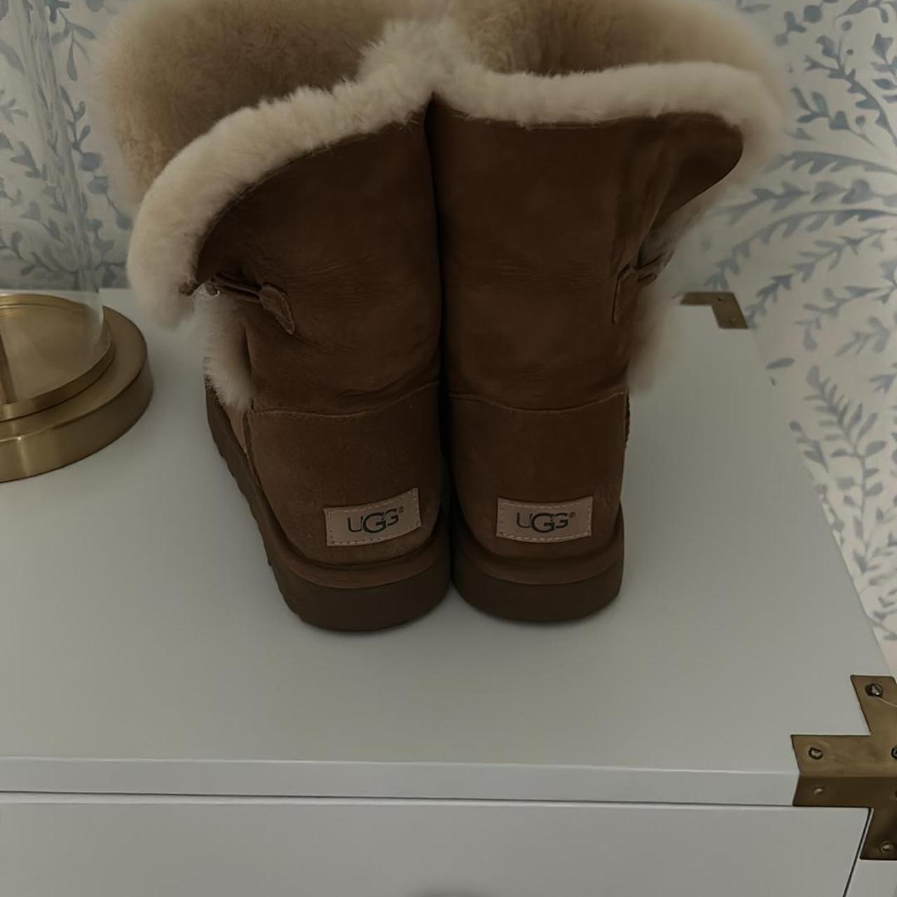 Uggs that are soo cute and comfy and barley worn.... - Depop
