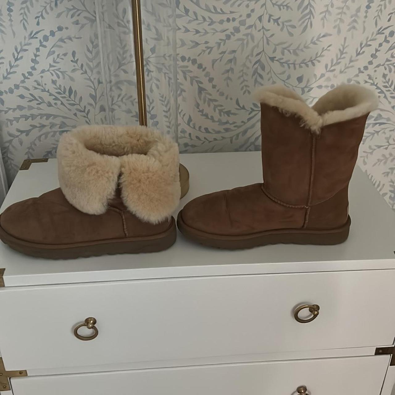 Uggs that are soo cute and comfy and barley worn.... - Depop