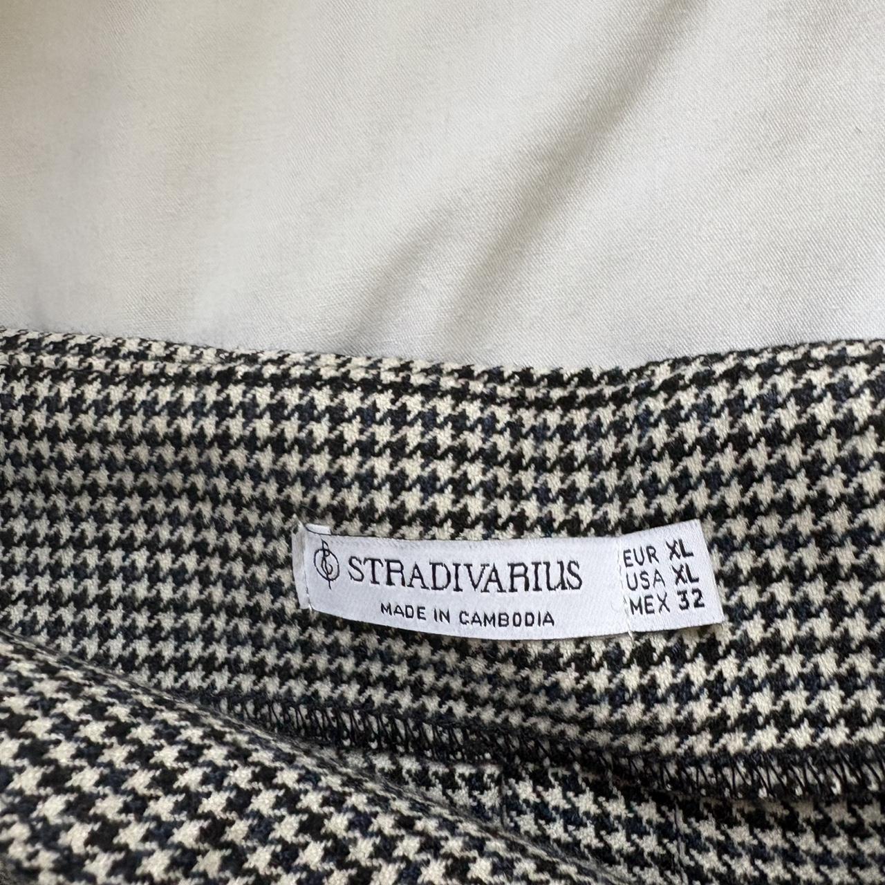 Super cute preppy Stradivarius mini skirt So cute... | Depop