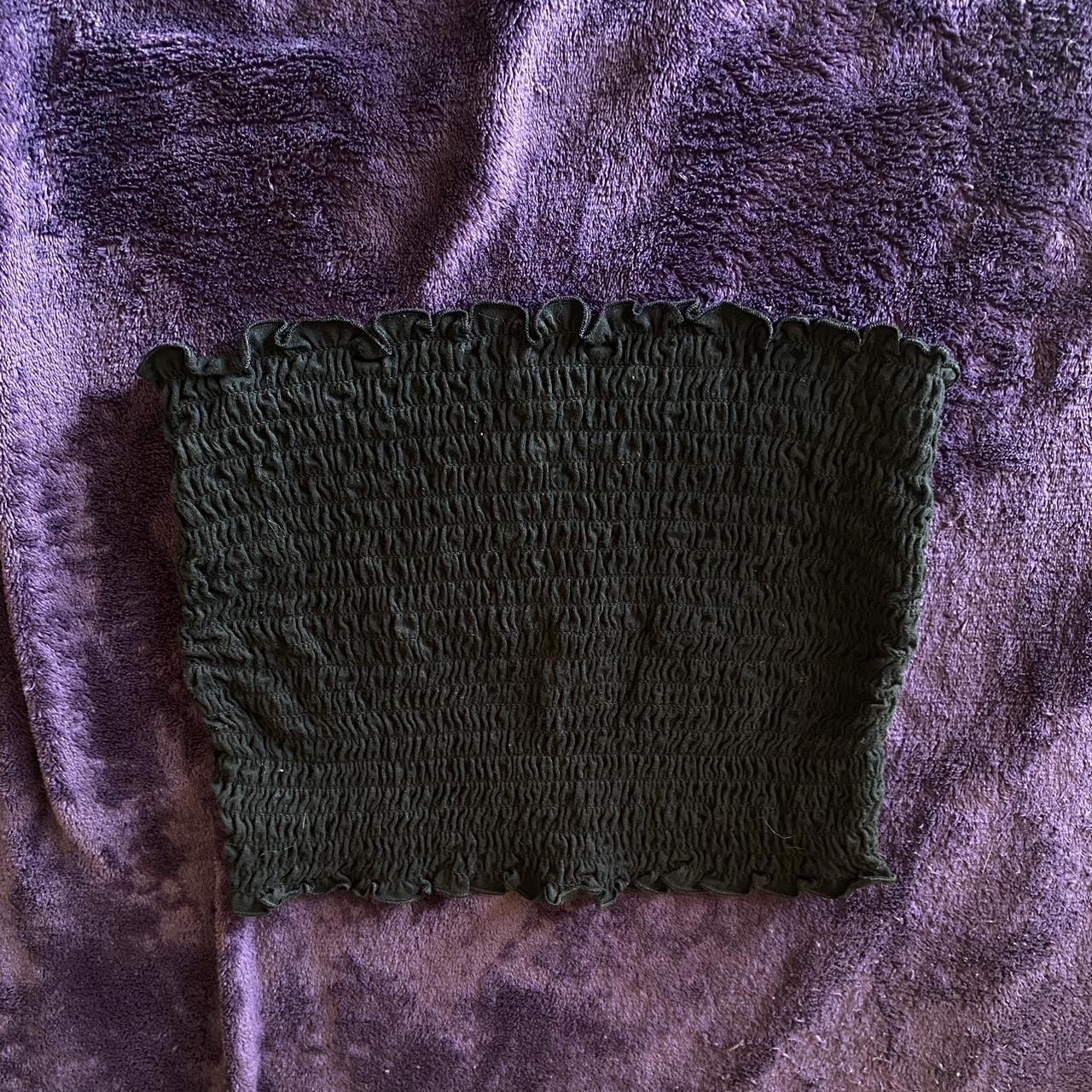 Black ruffled pattern tube top - Depop