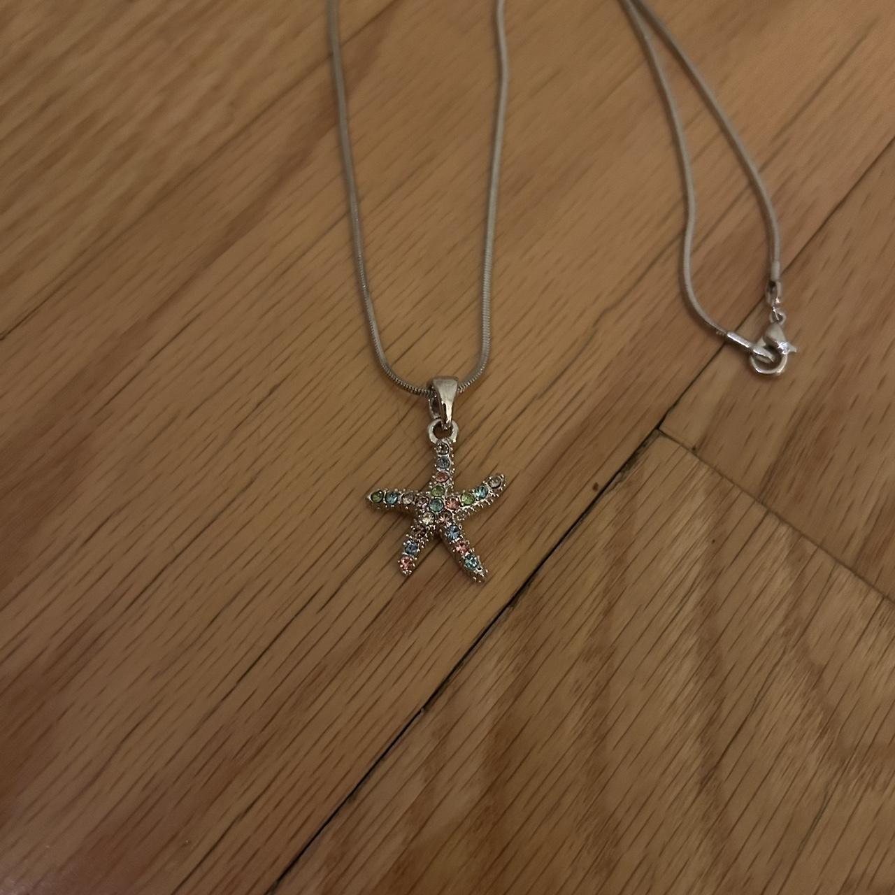 Starfish necklace barely worn - Depop