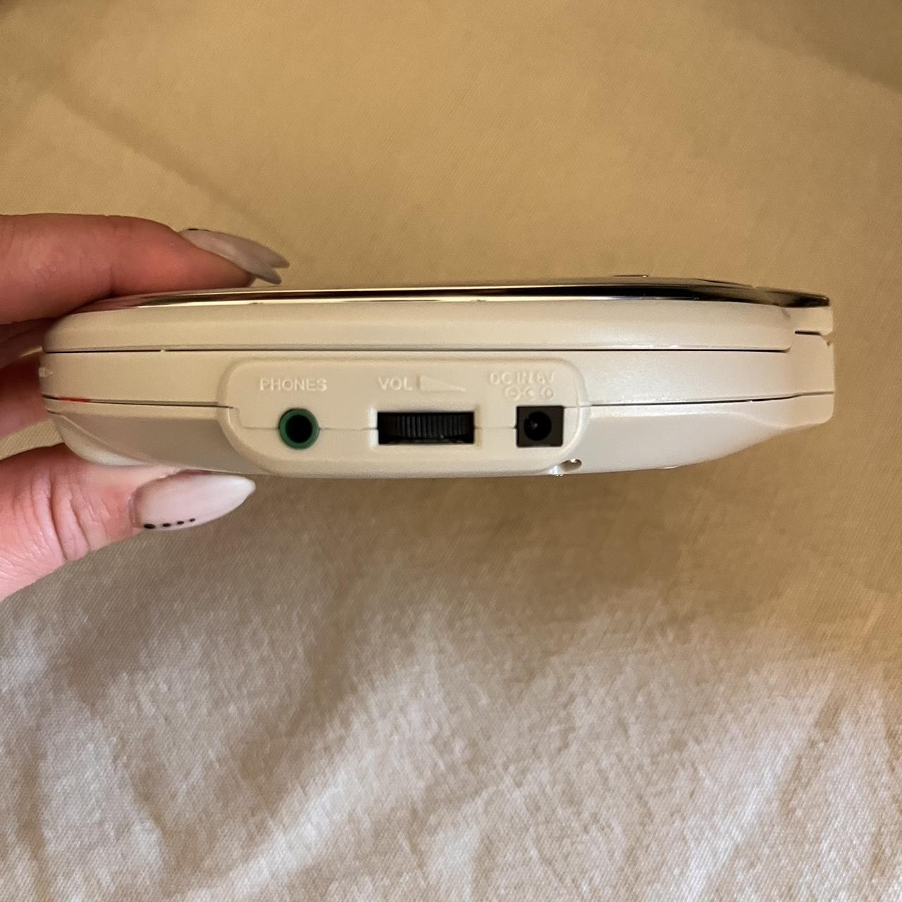 Y2K 2002 DIVA portable CD player SUPER CUTE!!... - Depop