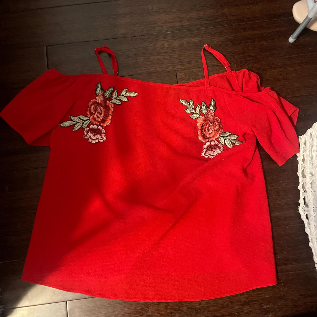 Red Rose blouse Super cute! Says XL but fits M/L - Depop