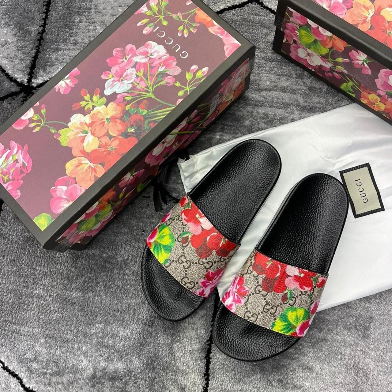 Gucci sliders - Depop