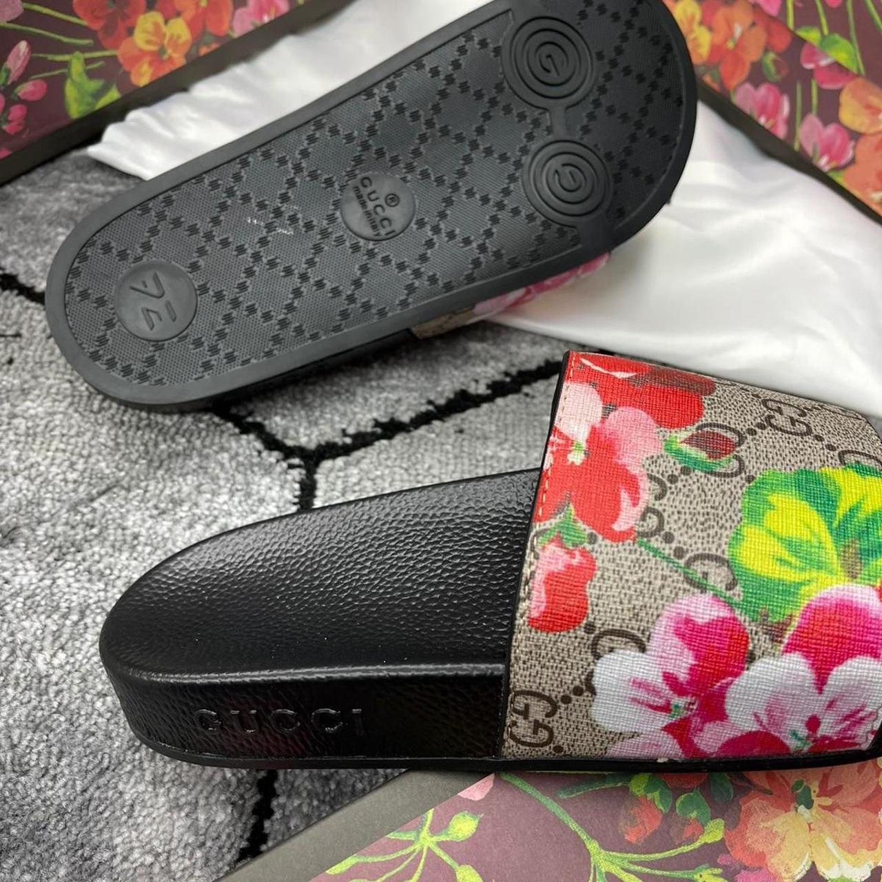 Gucci sliders - Depop