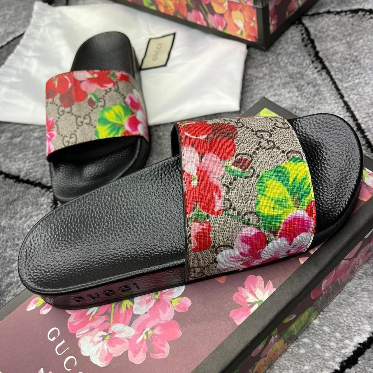 Gucci sliders - Depop