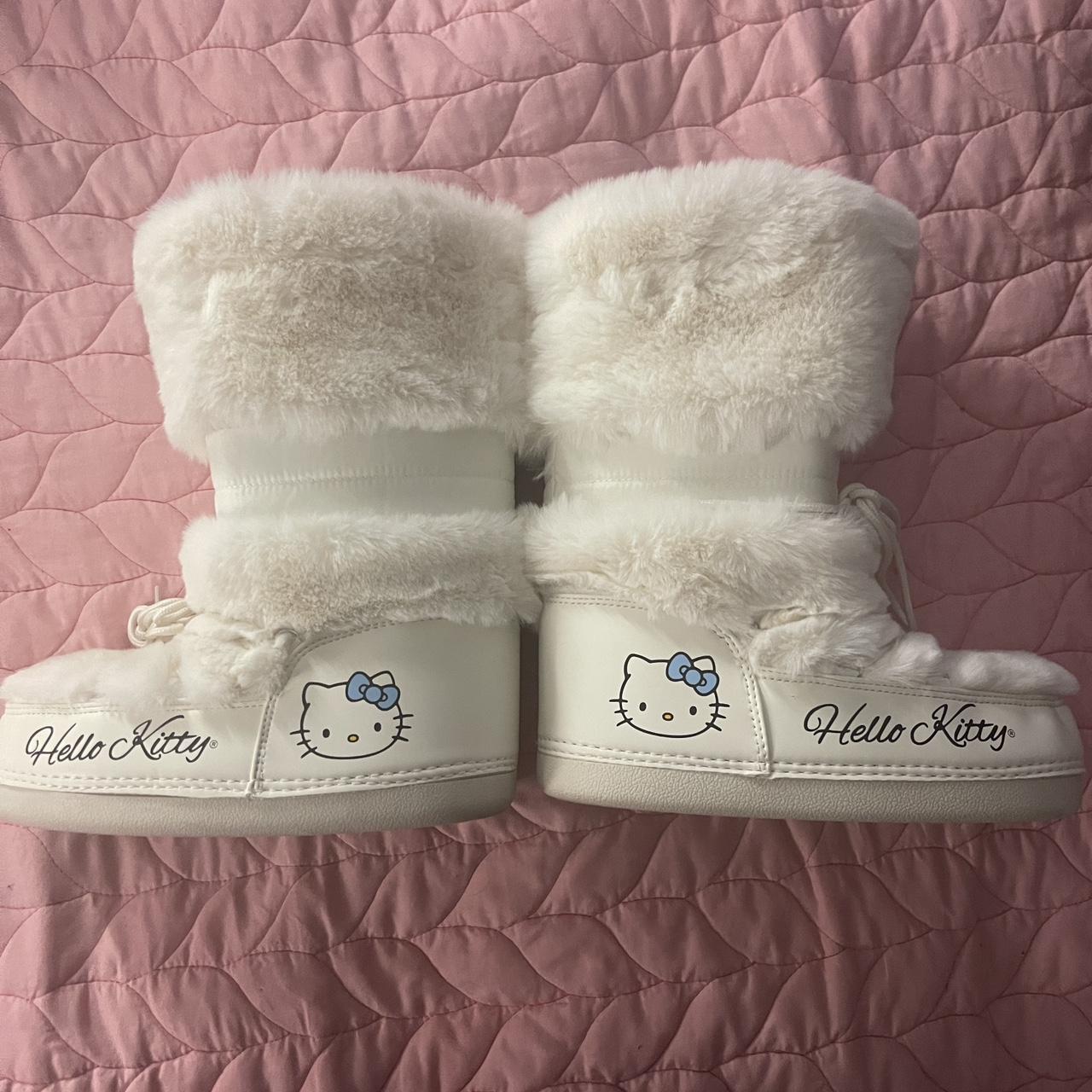 Never worn hello kitty moon boots - Depop