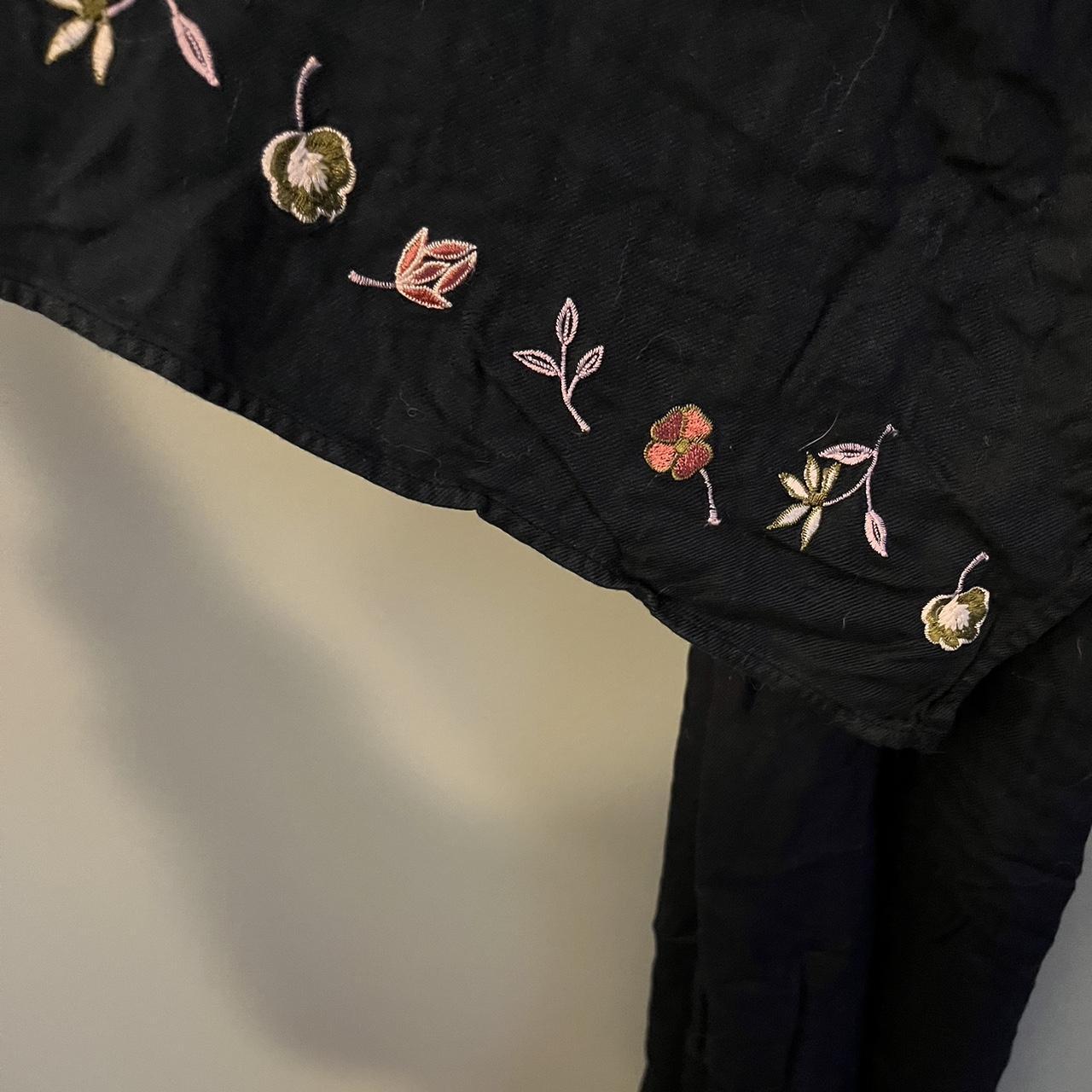 black flower embroidered scarf - Depop