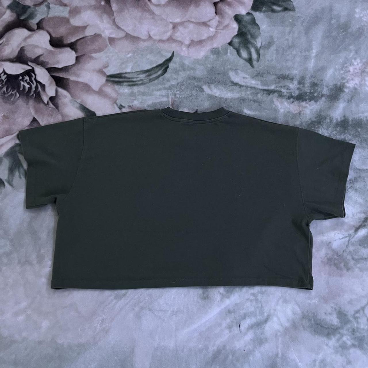 under armour cropped t shirt - Depop