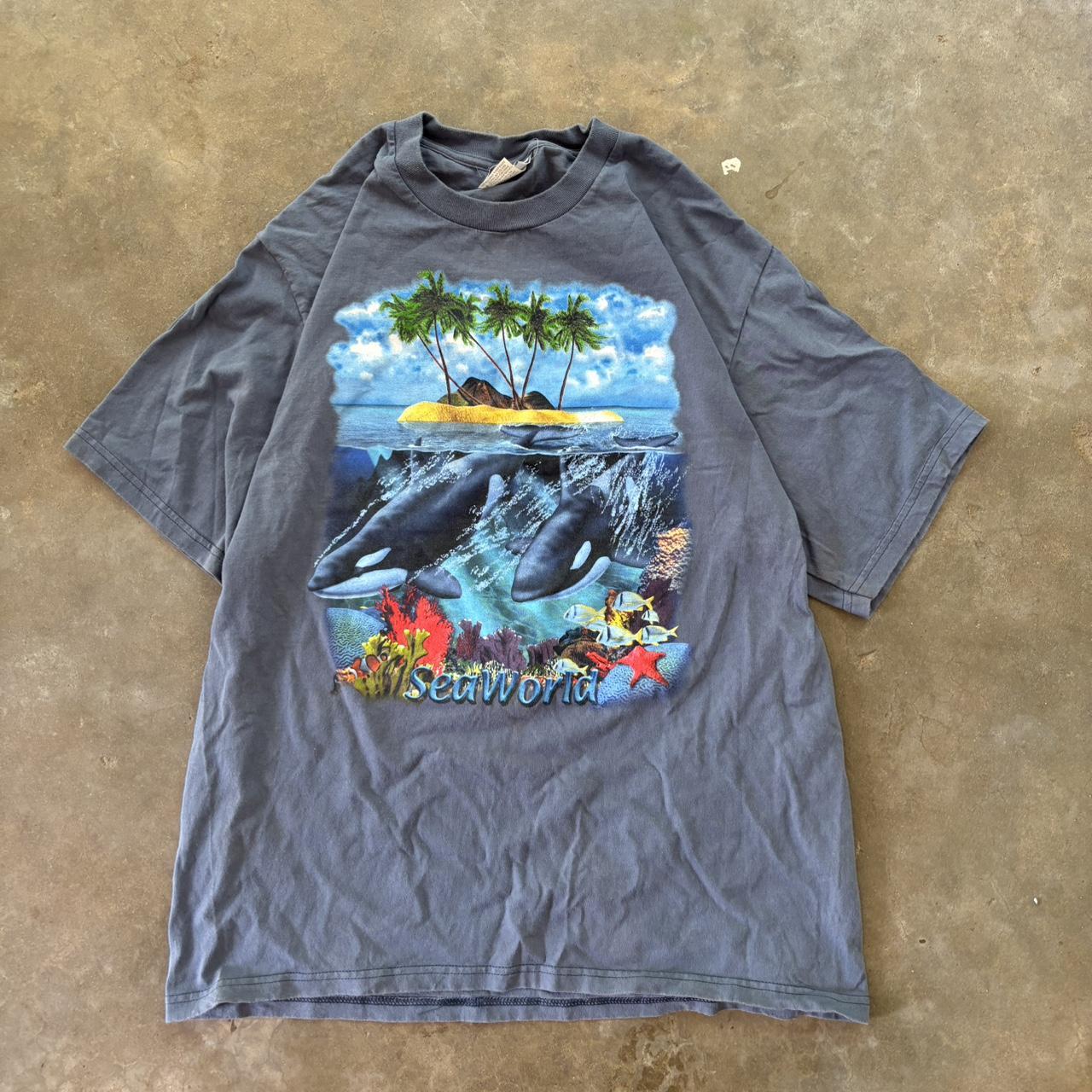 Vintage seaworld t-shirt , size L , nature tee - Depop