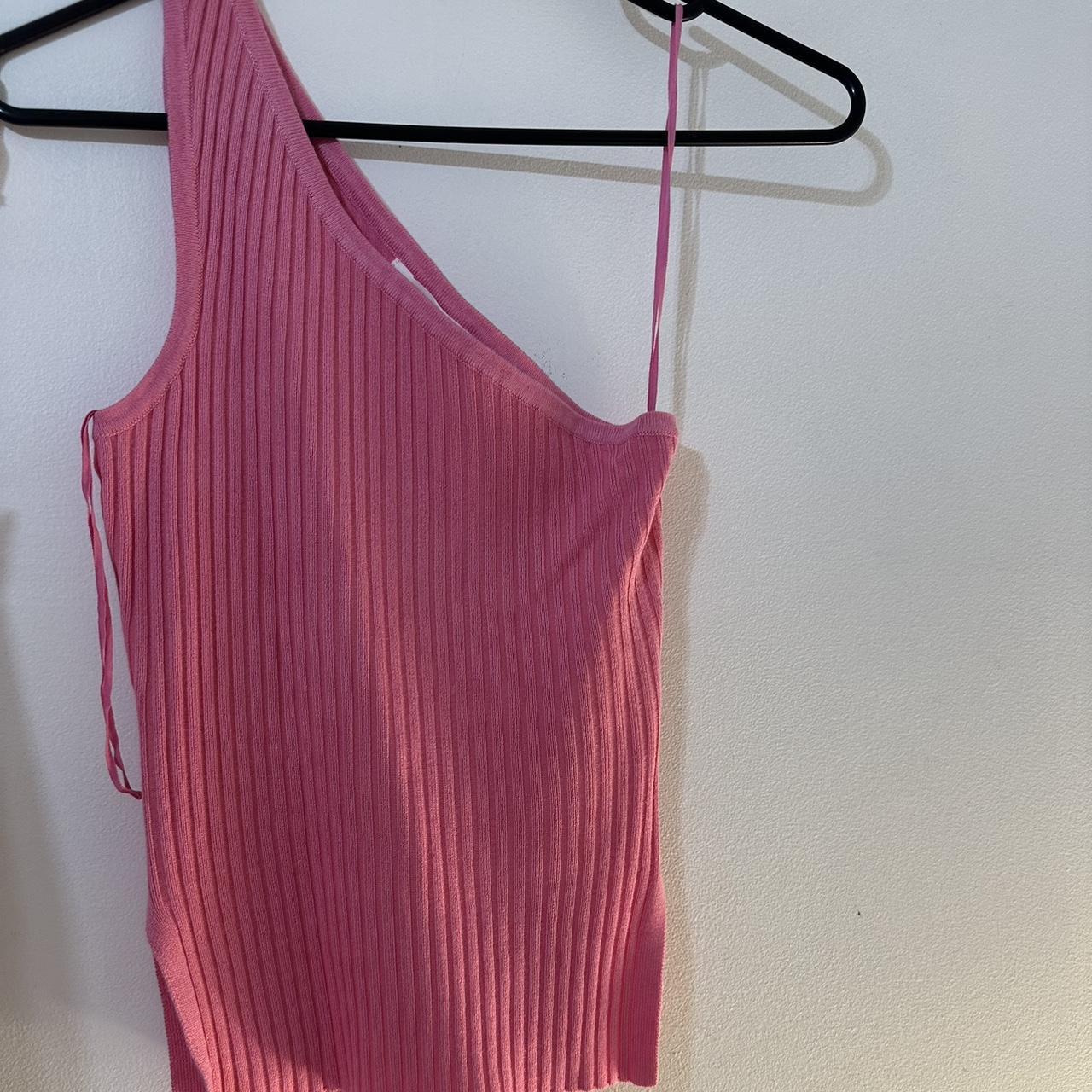 Such cute one shoulder top, never worn -xs - Depop