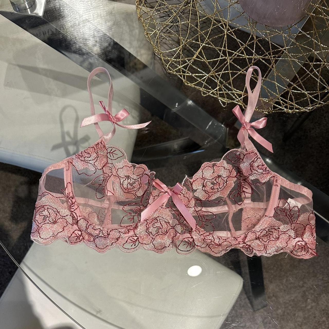 Lace pink bra Never worn Medium - Depop