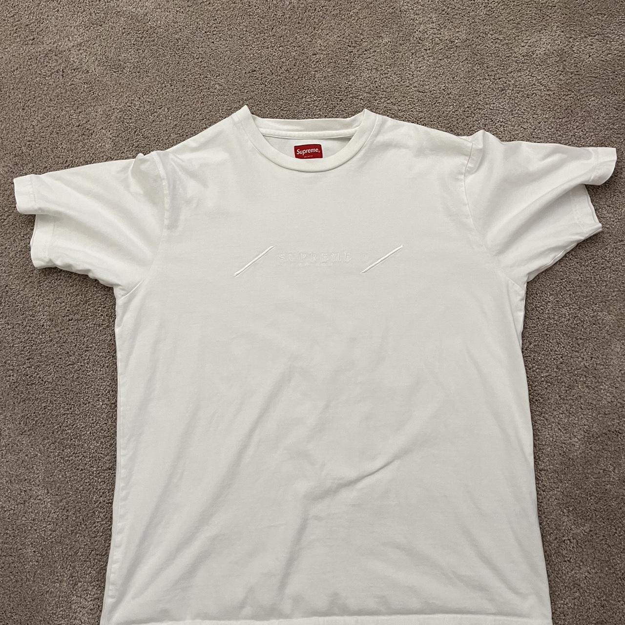 Supreme white tee Size L Great Condition - Depop