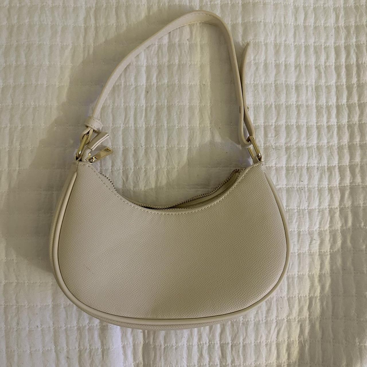 Cream white small shoulder bag #forever21 #creamcolor - Depop