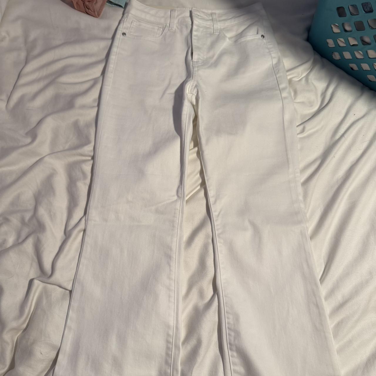 white mid rise crop jeans size 26 from francesca’s - Depop