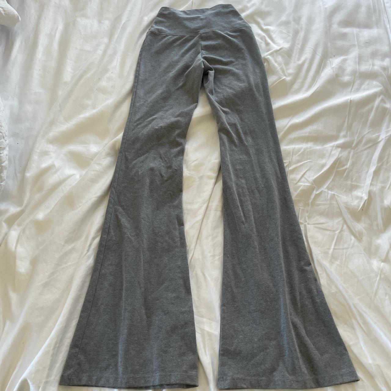 XS Wild Fable heather grey flare leggings/yoga pants - Depop