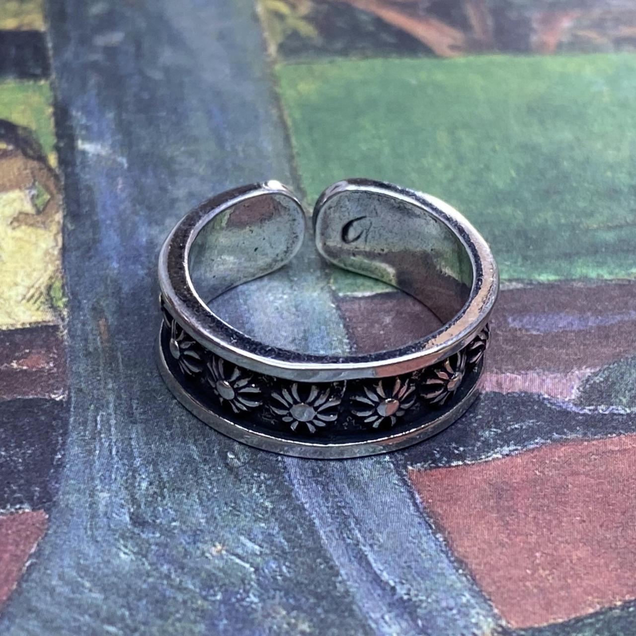 This is an open adjustable ring that fits perfectly... - Depop