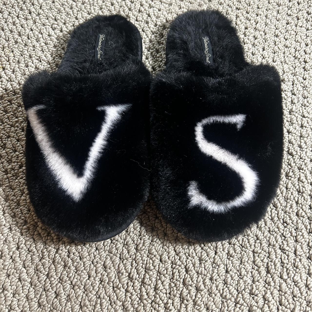 Victoria Secret slippers Rarely worn Fits size 5,6,7,8 - Depop