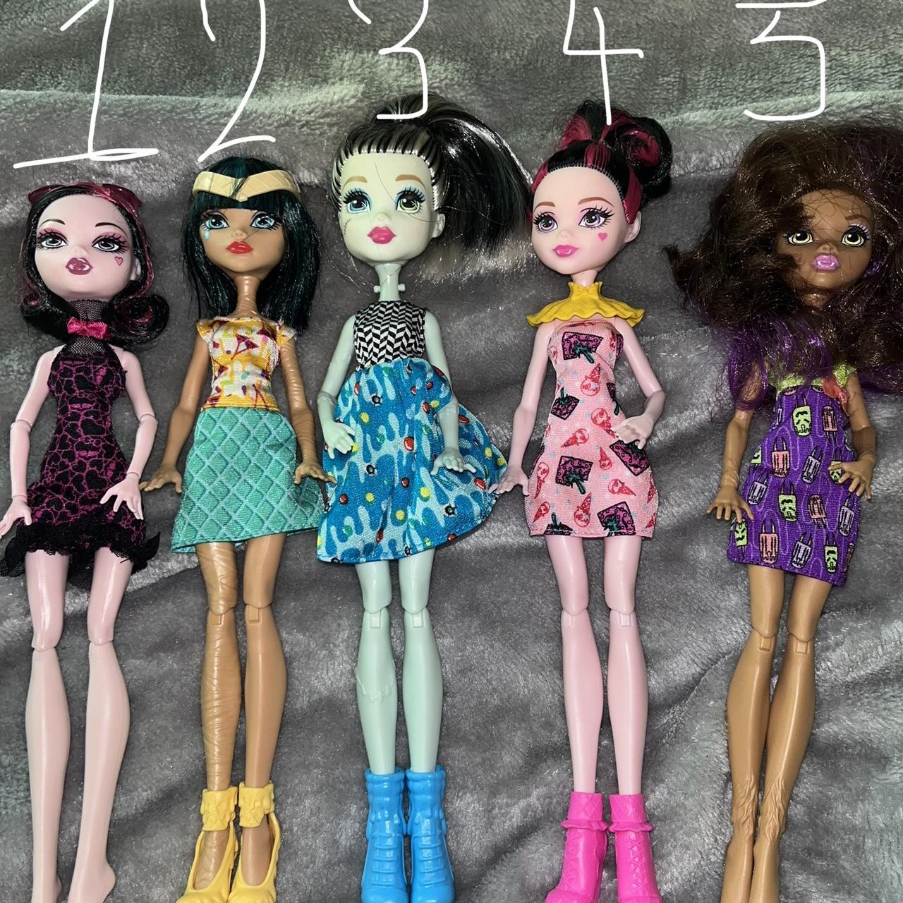 x5 Monster high dolls. Dolls 1 and 5 don’t have... - Depop