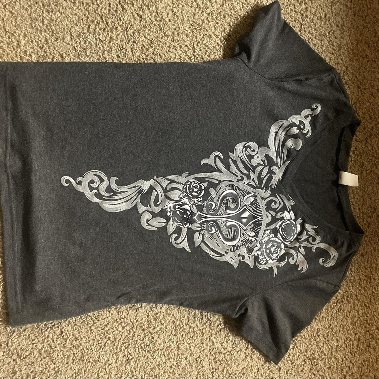 Size:L very nice fitted v-cut shirt in good... - Depop