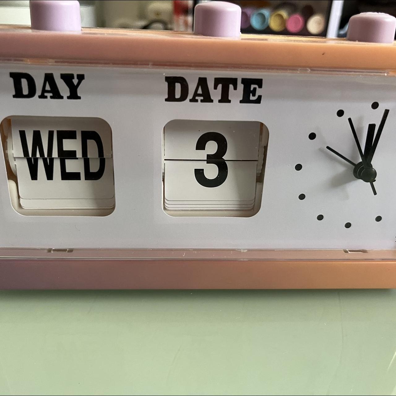 Vintage aesthetic date and clock display! ‼️ PLEASE... - Depop