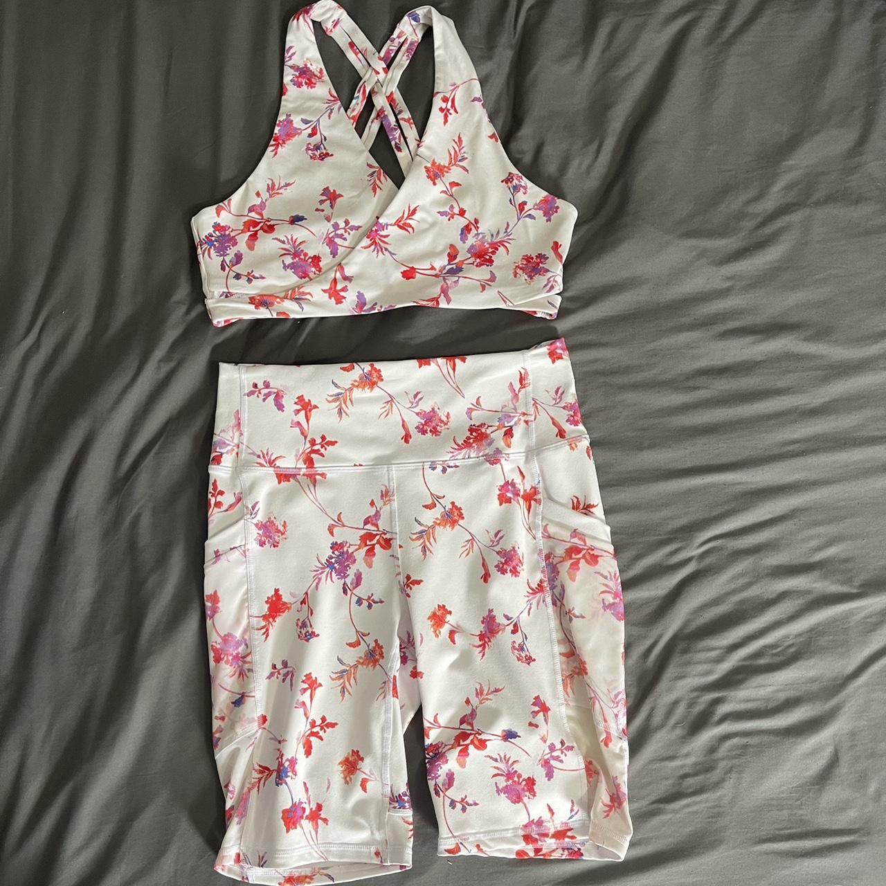 Another cute fabletics workout set! Mesh pockets on... - Depop