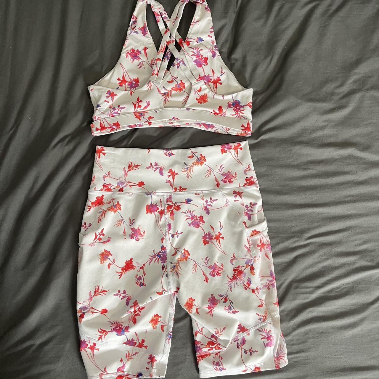 Another cute fabletics workout set! Mesh pockets on... - Depop