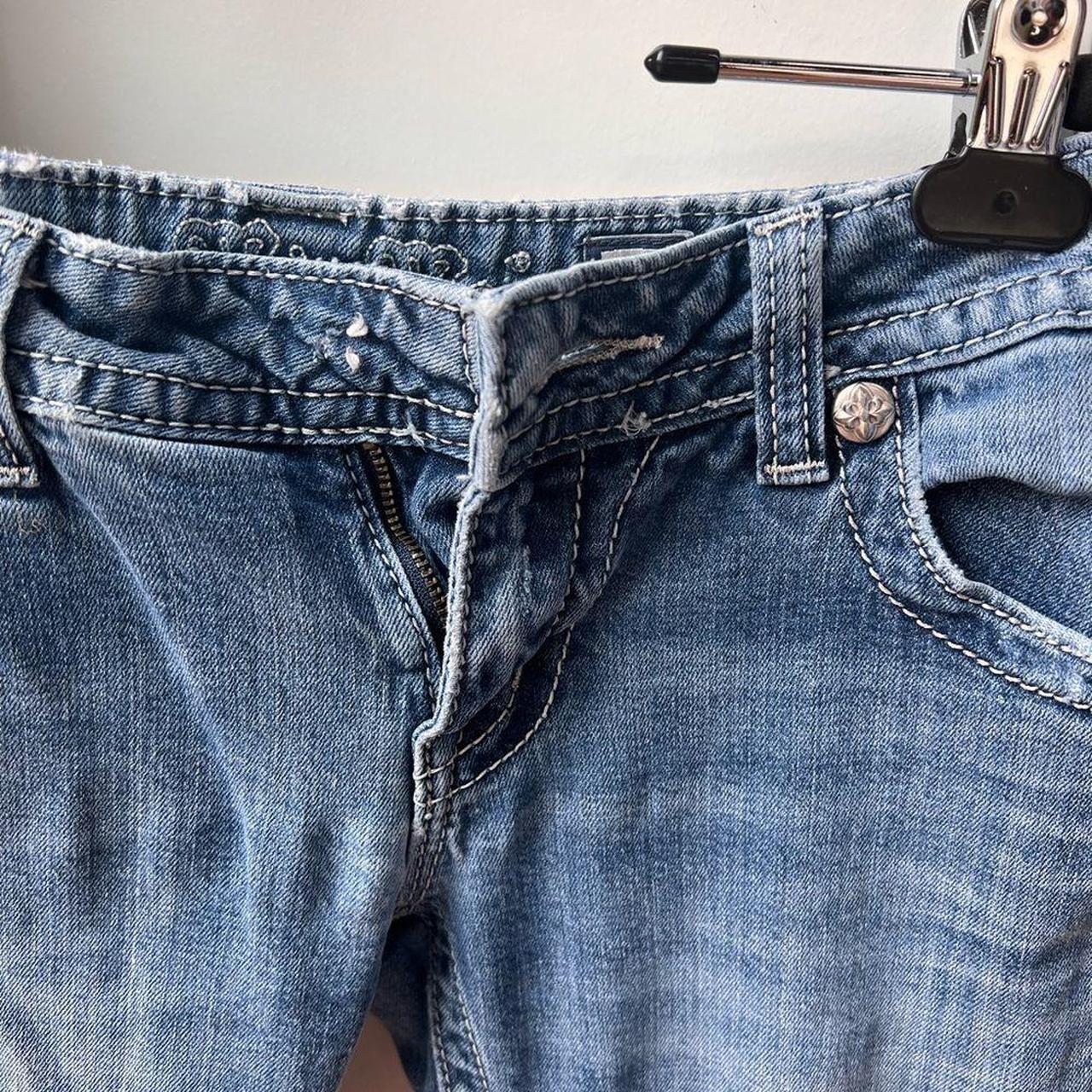 These are well worn jeans in a cute style. The... - Depop