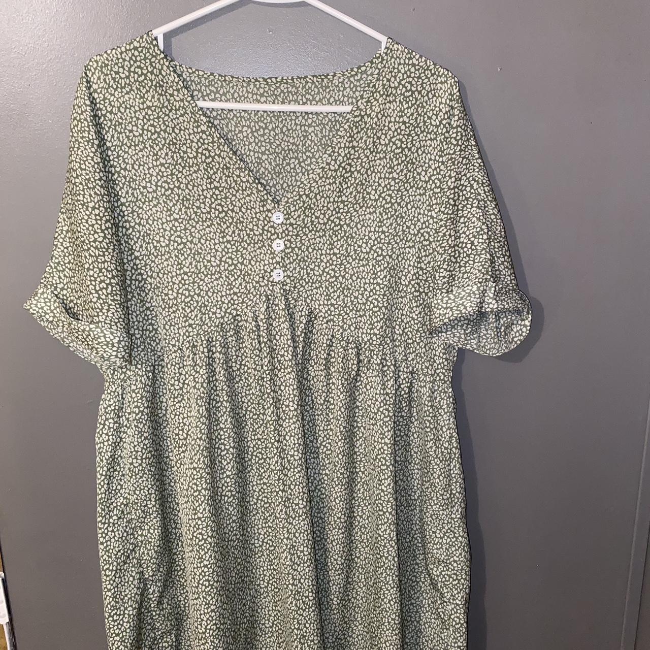 green patterned dress with buttons - Depop