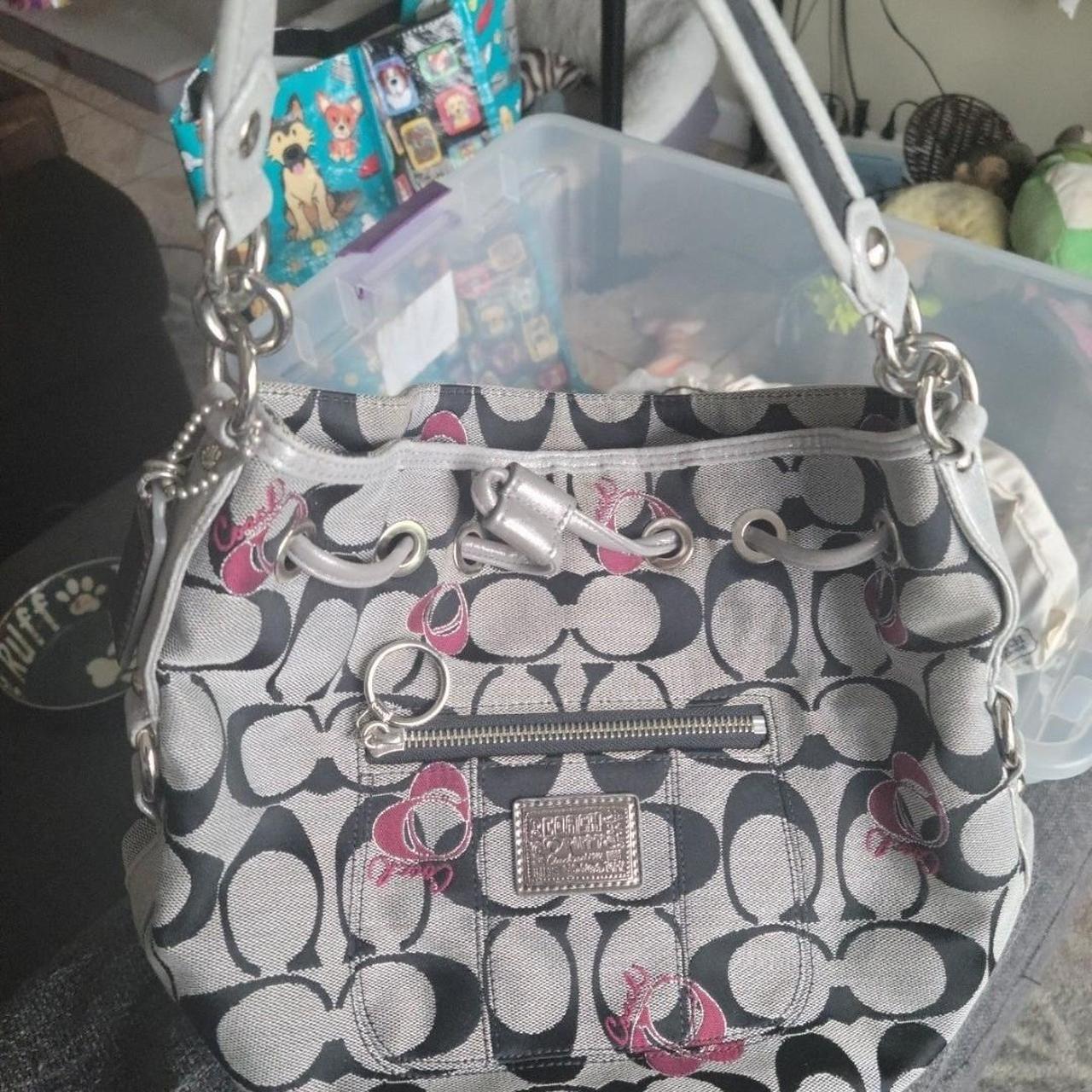 here is a great Coach Poppy Style shoulder bag. from... - Depop