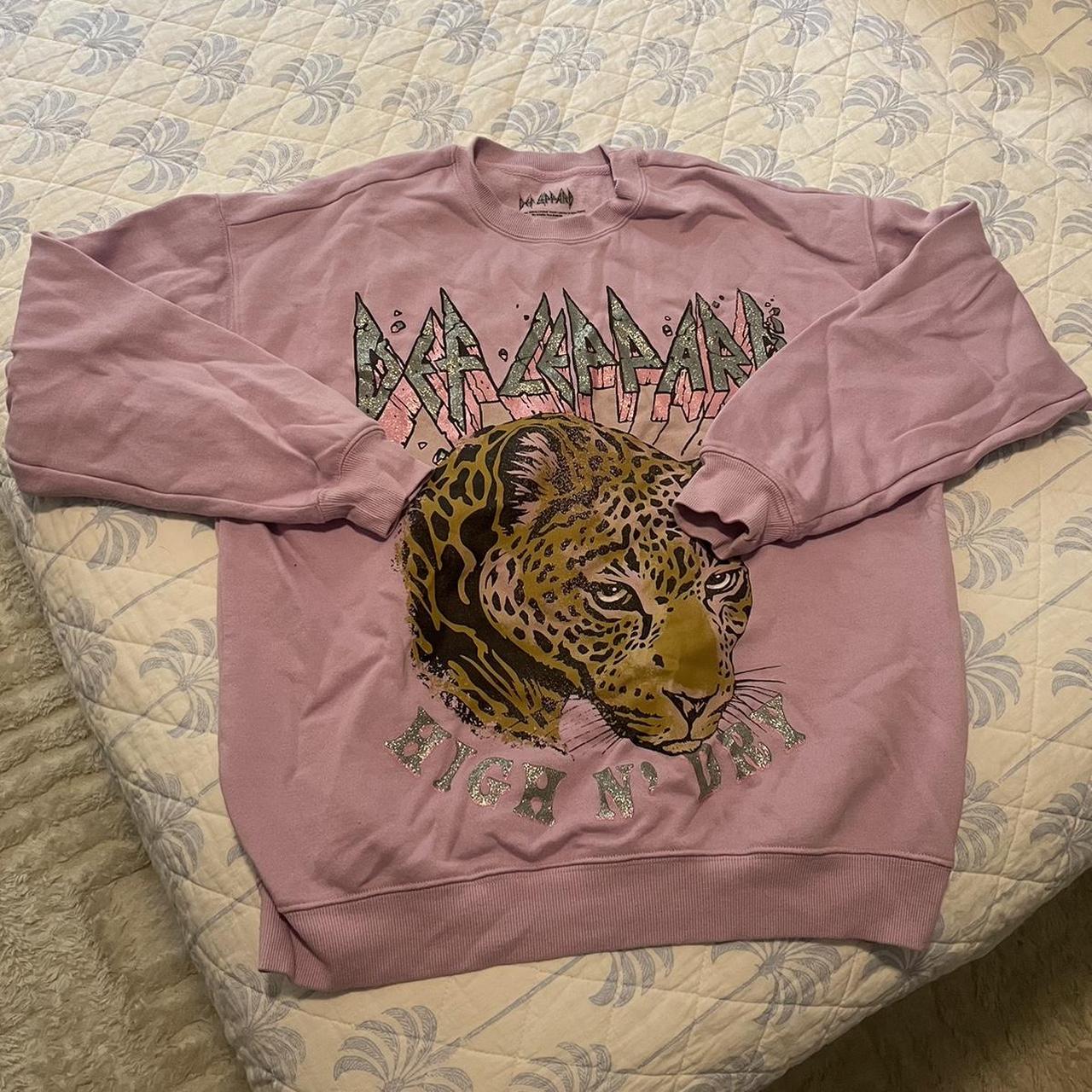 Def Leppard Sweatshirt The cutest sweatshirt!! Size... - Depop