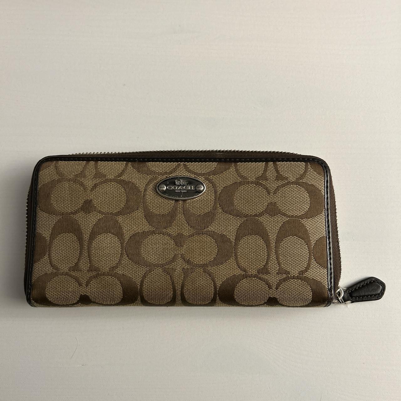 Coach Wallet a little worn inside - Depop